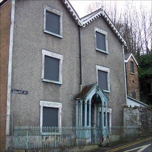 Willows sold for £1 as affordable housing in Llangollen - BBC News