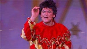 Hundreds turn out for Glasgow funeral of Gerard Kelly - BBC News