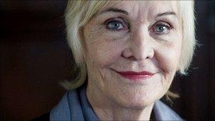 Sheila Hancock to receive lifetime achievement award - BBC News