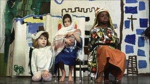 When can't you take photos of a nativity play? - BBC News