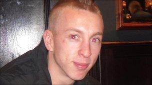 Salford river body is missing teacher Nathan Tomlinson - BBC News