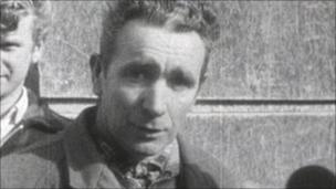 Strabane's 'Fast Talker' George Cunningham dies - BBC News