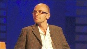 Wayne Hemingway: 'Grit' answer to Blackburn cuts - BBC News
