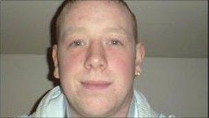 Man admits murder of 20-year-old Darren Roberts - BBC News