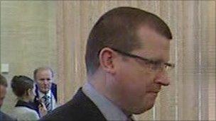 Brian Crowe review : no evidence activities influenced policy - BBC News