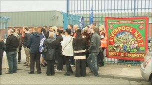 Shorefields school teachers strike over academy bid - BBC News