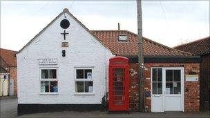 Village volunteers take over running of Goxhill library - BBC News