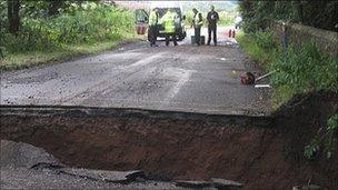 Great Corby flood-hit bridge to be replaced - BBC News