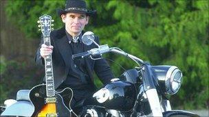 David Kemish: Sister pays tribute to gifted musician - BBC News