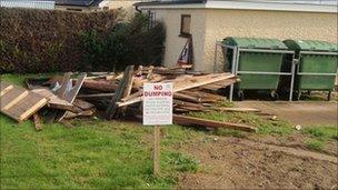 Wooden shed is dumped at Castlederg cemetery - BBC News