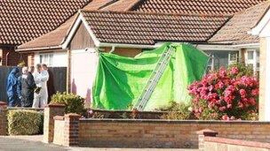 Elderly man dies in Peacehaven fire - BBC News