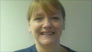Nurse Jayne Craig given award for saving biker's life - BBC News