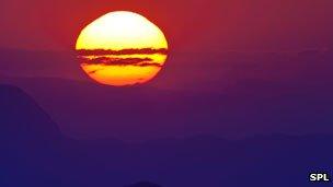 Does too little sunlight give us all the winter blues? - BBC News