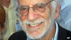Comic book artist Jerry Robinson dies - BBC News