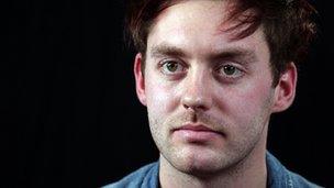 Mugging: Victims and attackers give their accounts - BBC News