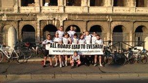 Evesham rugby team's cycle for teammate - BBC News