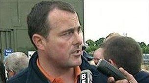 Loyalist Mark Harbinson convicted of sex order breach - BBC News