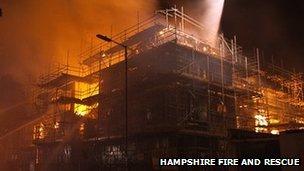Guard who started Basingstoke building site fire jailed - BBC News