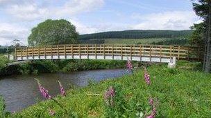 New River Don bridge opens at Strathdon - BBC News