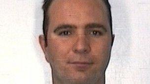 Cleared officer Sgt Mark Andrews back at work - BBC News