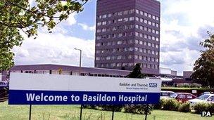 Basildon Hospital patients to bring own fans in heat - BBC News