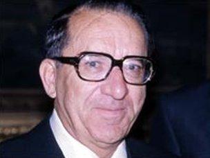Obituary: Dom Mintoff, former Malta Prime Minister - BBC News