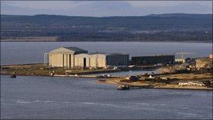 Nigg yard owner Global Energy to create 400 new jobs - BBC News