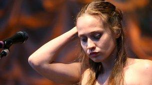 Fiona Apple spends night in jail for cannabis possession - BBC News