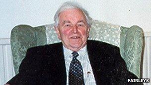 Col 'Riley' Workman 'shot dead at front door' - BBC News