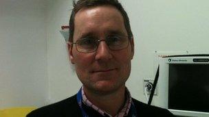 The surgeons who are not doctors - BBC News