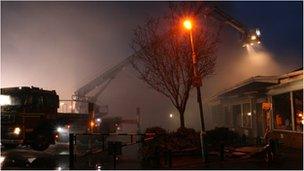 Waterlooville Co-op store destroyed by freezer fire - BBC News