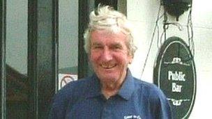 Alan McLean disappearance sparks major search - BBC News