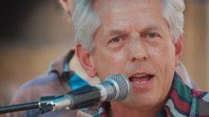 Gloucester MP Richard Graham tackles deportation issue - BBC News