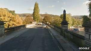 Bath's North Parade bridge lighting columns restored - BBC News
