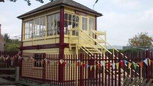 Warmley's Grade II-listed signal box gets makeover - BBC News