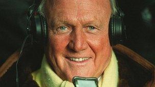 Stuart Hall: Ex-BBC broadcaster in court over rape charges - BBC News