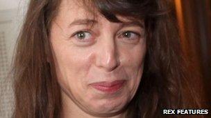 Kate Barry: Composer John Barry's daughter dies aged 46 - BBC News