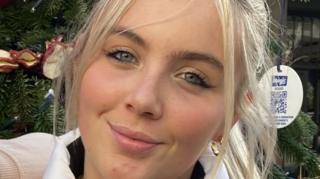 Issy Phipps: Why didn't doctors tell me my daughter was suicidal? - BBC ...