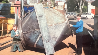 Bath engineering company rolls out final steel framework - BBC News