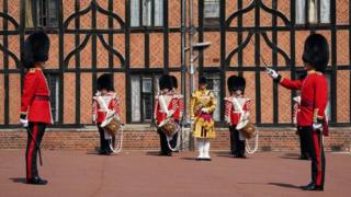 Changing of the Guard: What is it and where did it start? - BBC Newsround