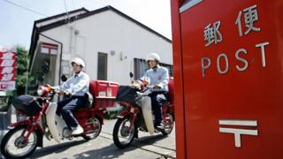 How have Britain's postal uniforms changed over 250 years? - BBC News