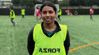 South Asian women’s football team a first for Northern Ireland - BBC News