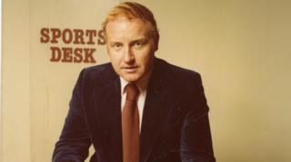 John Bennett: Veteran BBC broadcaster dies aged 82 - BBC News