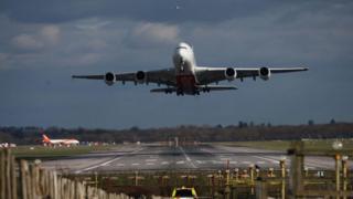 Gatwick Airport sees Border Force join project to boost security - BBC News