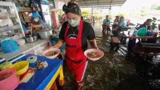 Climate change: Extreme weather events are 'the new norm' - BBC News