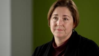 Social workers 'must be taught' to spot controlling behaviour - BBC News
