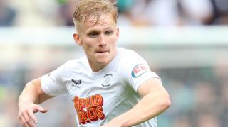 Ali McCann: Preston North End midfielder signs new contract - BBC Sport