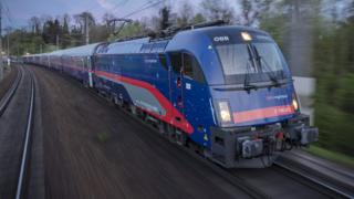 Why sleeper trains are being revived across Europe - BBC News
