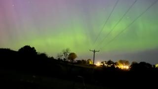 Yorkshire photographers capture stunning Northern Lights - BBC News