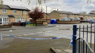 Moss Side stabbing: Murder inquiry after teenager dies - BBC News